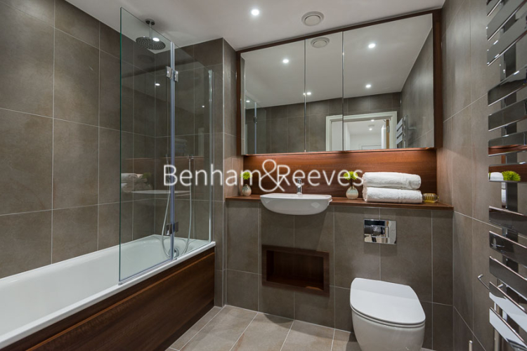 2 bedroom(s) flat to rent in Wandsworth Road, Nine Elms, SW8, London